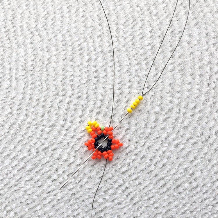 Lisa Yang Jewelry : Huichol Style Beaded Daisy Flower and Star Tutorial