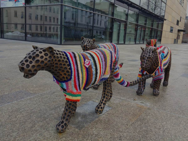 Arte de Rua | Guerrilla Crochet na República Checa | O QUE VEM À REDE