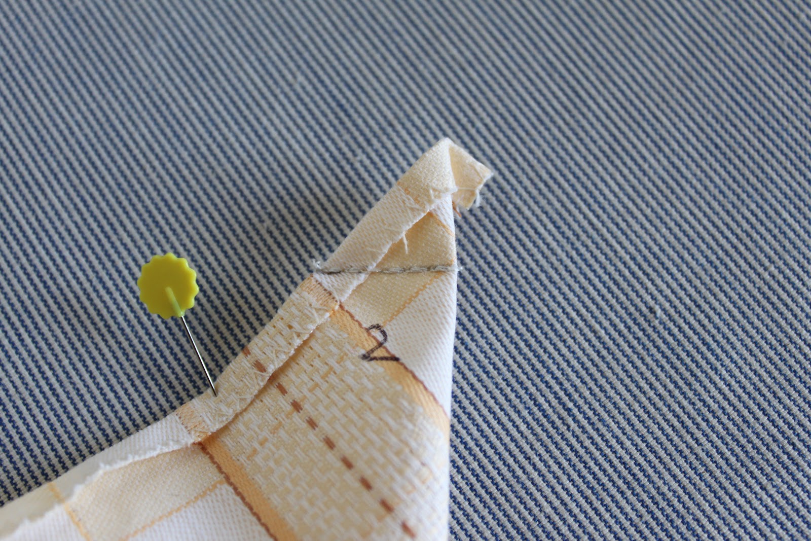 Scuola di cucito: Come cucire una tovaglia con i tovaglioli