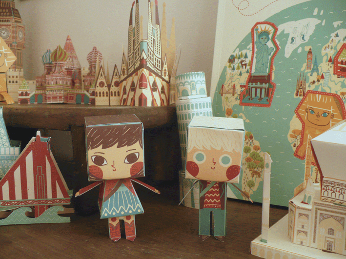Rozenn Bothuon works: Les monuments du monde en paper toys