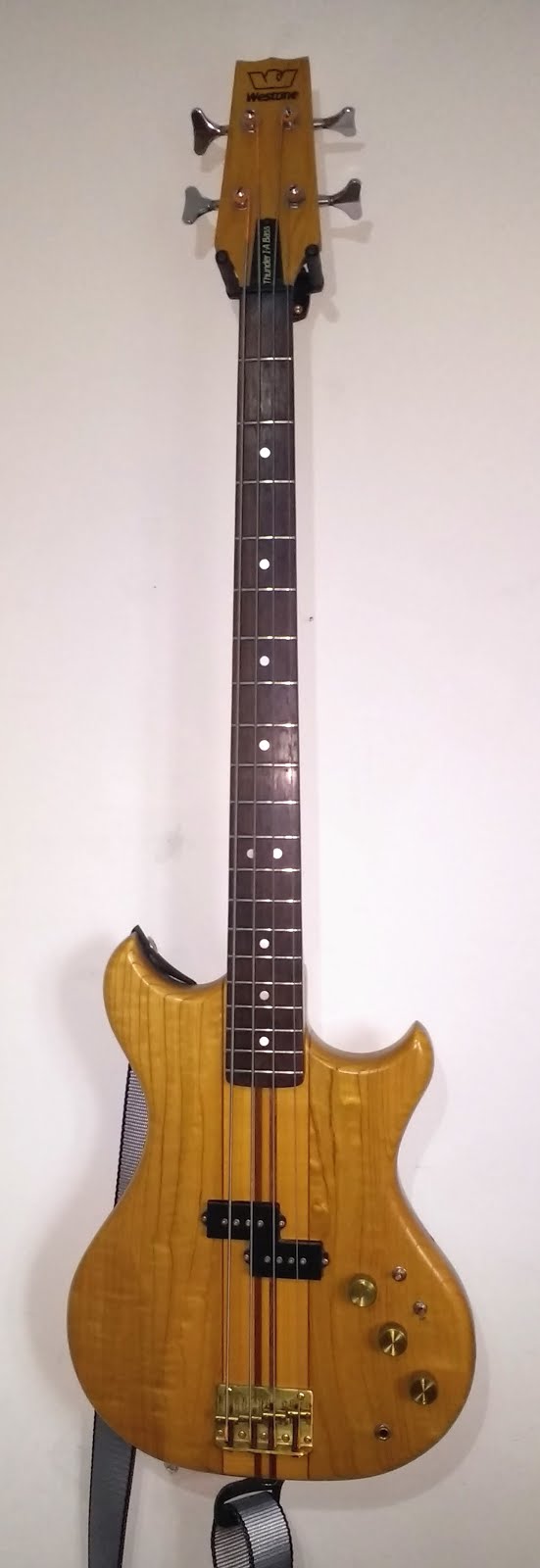 Exploring guitars and other instruments: the tonal fusion of wood ...