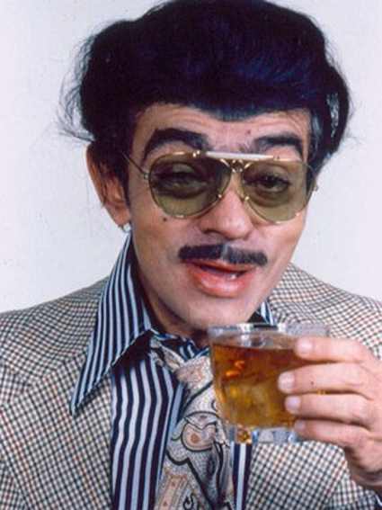 Astros em Revista: CHICO ANYSIO - O ROBIN HOOD DO HUMOR