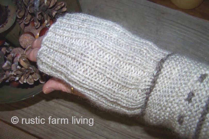 Rustic Farm Living: Knitting Pattern Rustic Wristlets