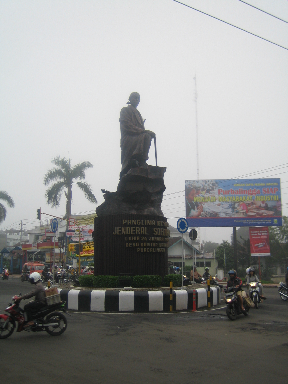 Jendral Soedirman Statue - Purbalingga ~ tulisanku