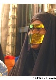 Panna z Gekonem : Intymna głowa