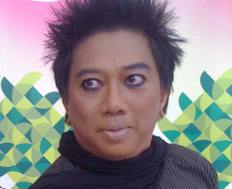 Azwan Ali Mengamuk Di Tesco Pasal Air 100 Plus! - CariDotMy