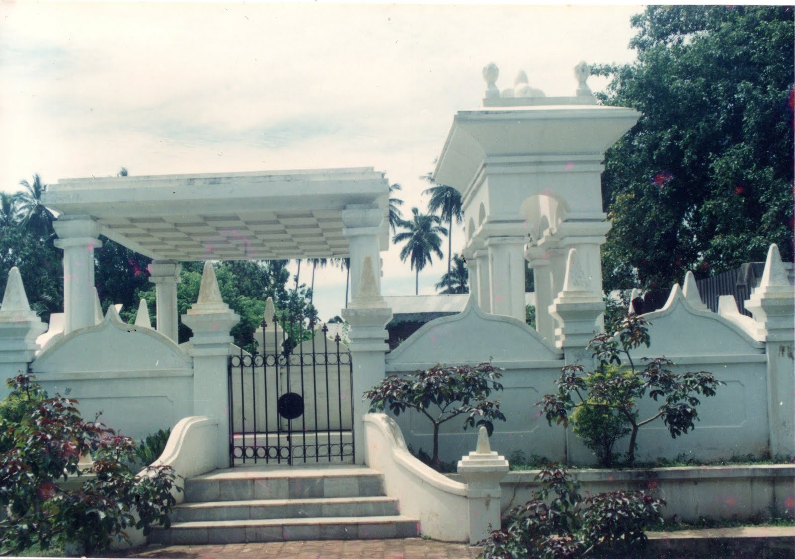 Visiting Sentot Alibasyah Tomb at Bengkulu | Tourist Spots In Indonesia