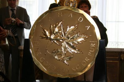 Fascinating Facts: 1 MILLION CANADIAN COIN THE GOLD MAPLE LEAF COIN