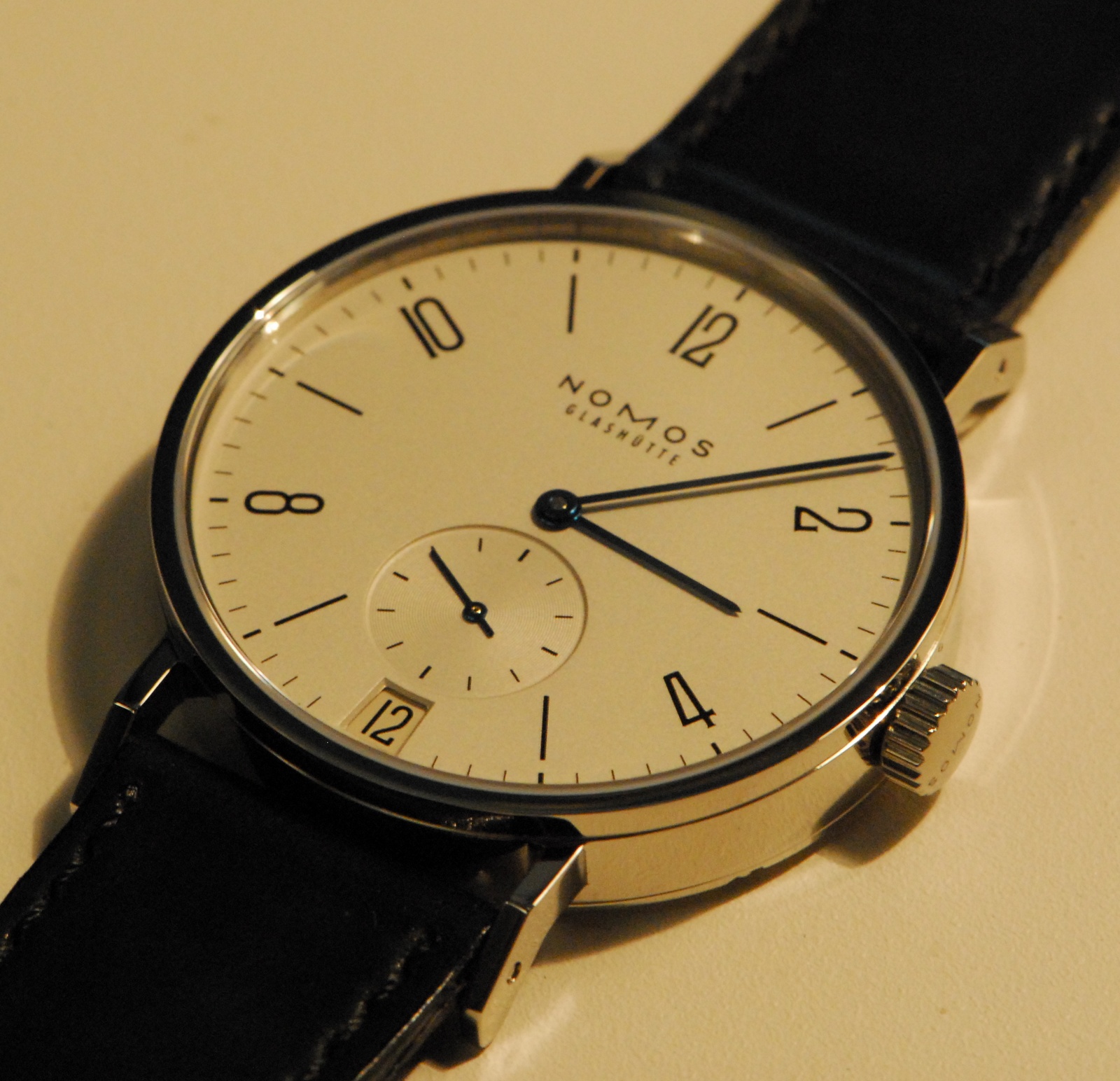J'aime Les Montres: La Montre du jour: Nomos Tangomat Date