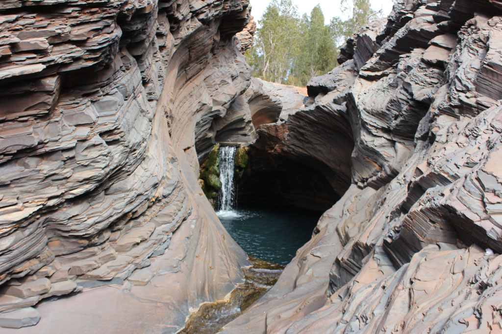 Jo & Stephen & a 4x4: Tom Price (The Pilbara) with a view of Mount ...