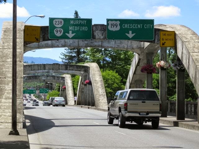 Hiking Sasquatch Country: Caveman Bridge