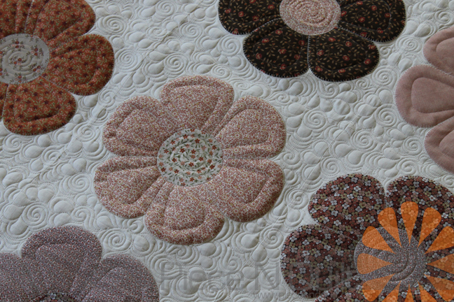 Piece N Quilt: Applique Flowers - Custom Machine Quilting by Natalia Bonner