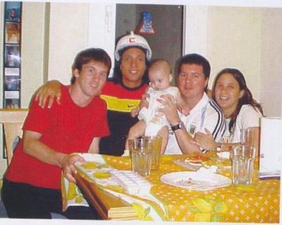 Lionel Messi family pics | Messi at home | Messi with parents | Messi ...