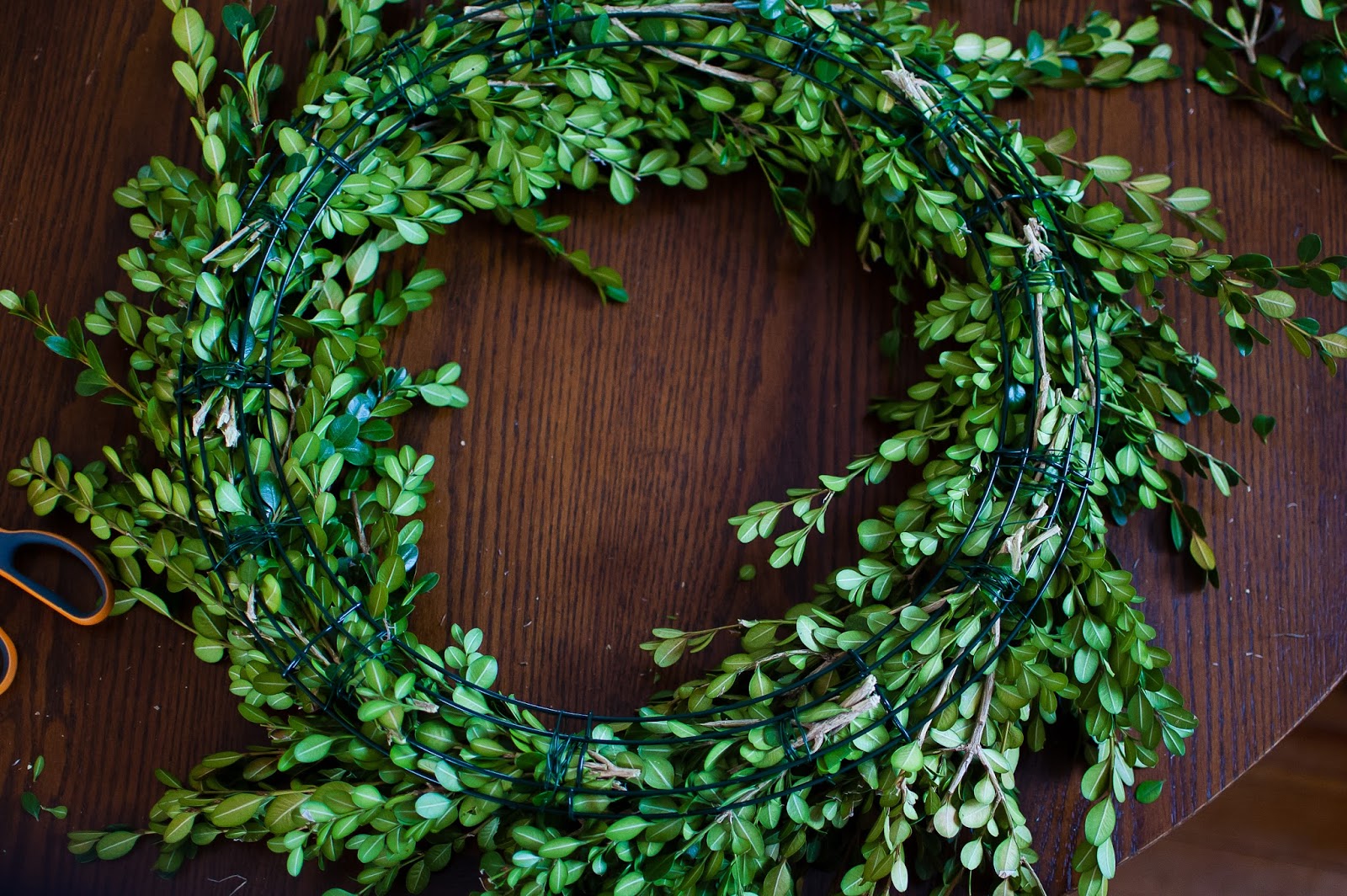 Merry Making: An Easy DIY Wreath Tutorial - Pine Street Days