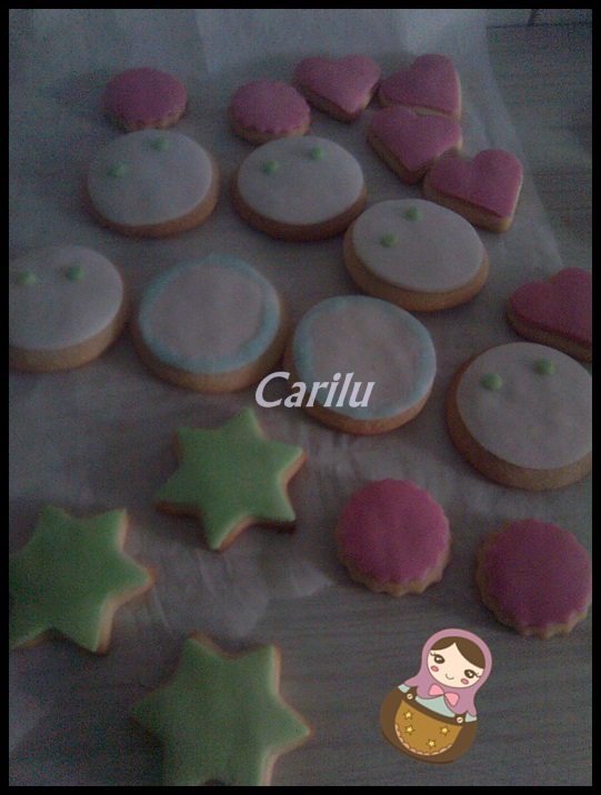 Rinconcito de recetas y más : GALLETITAS DECORADAS CON FONDANT DE NUBES
