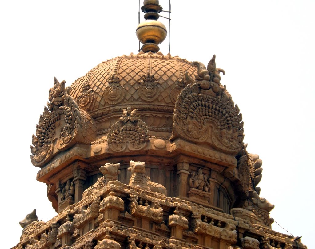 The myth of 80 ton Cupola atop the 1000 year old big temple tower ...