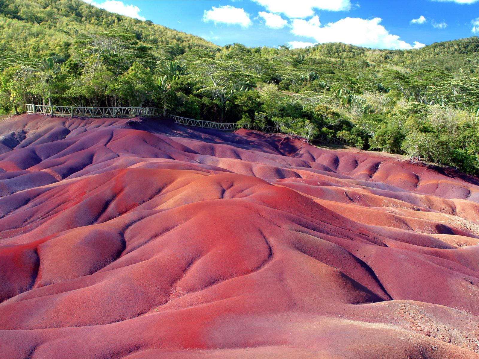 No1 Amazing Things: The Seven Coloured Earth(s), Mauritius