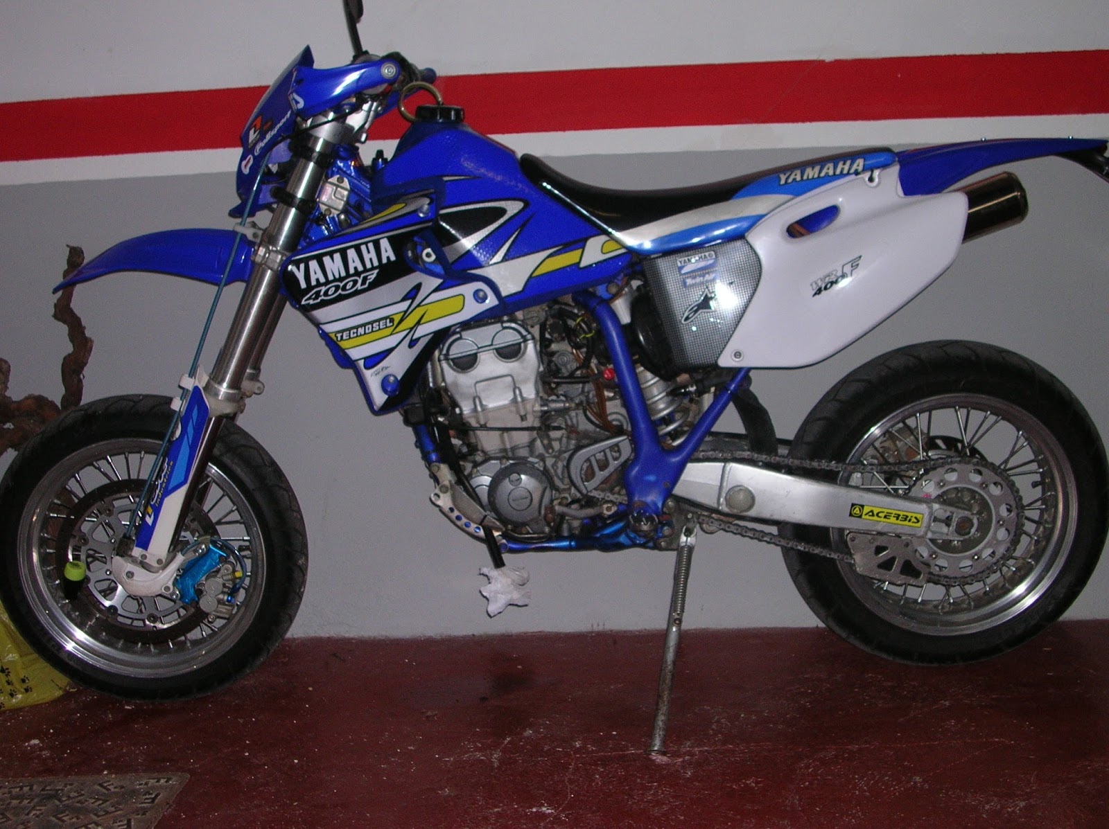 RacingBaRR21: YAMAHA WR 400 (Preparación Supermotard)