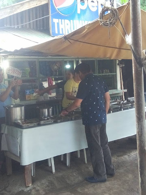 Incoming President Rodrigo R. Duterte Spotted Eating In A Carinderia