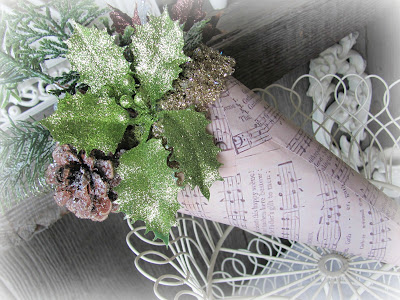 My Shabby Chateau: Glittered Christmas Tussie Mussies
