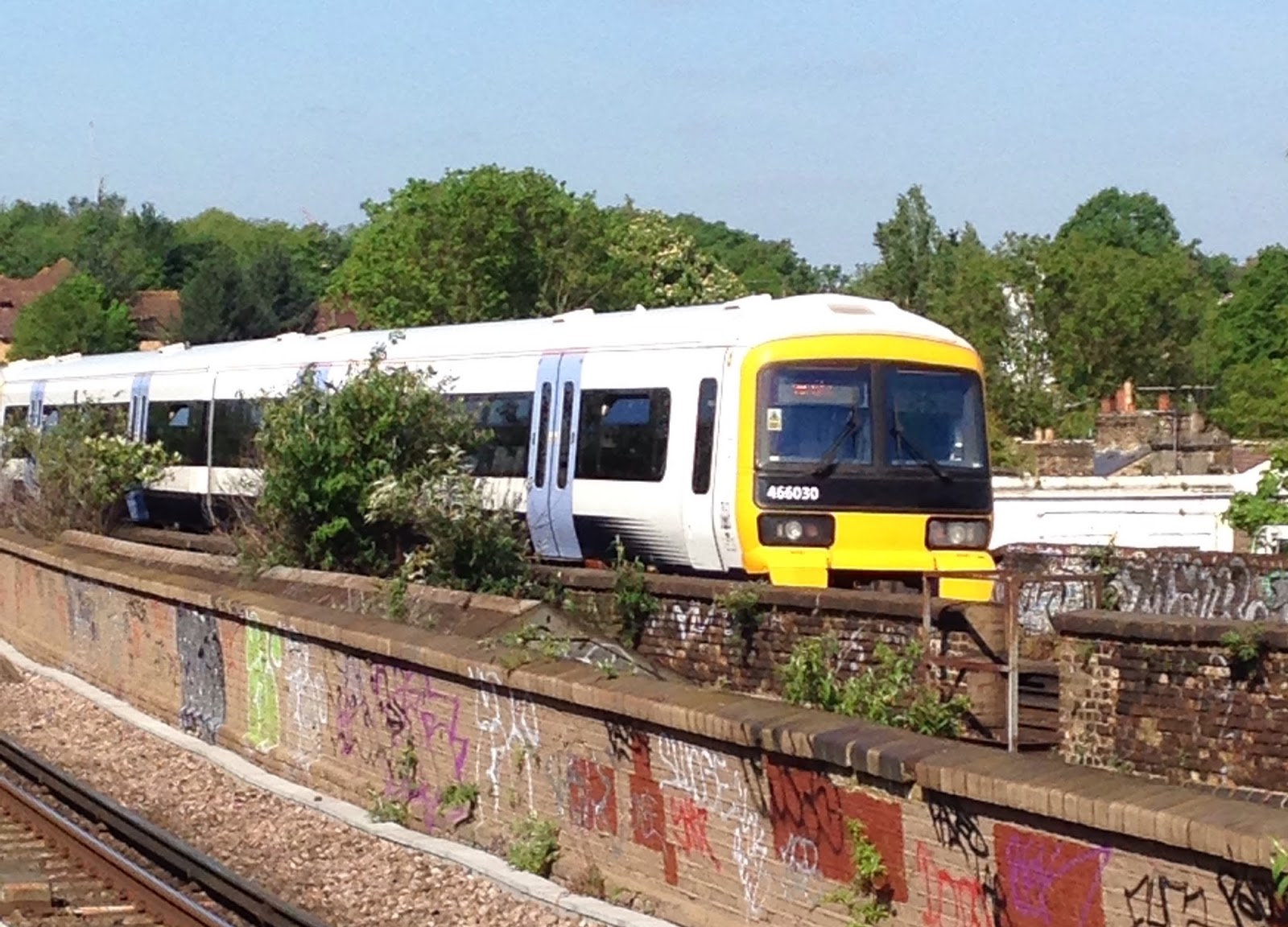 British Diesels and Electrics: Class 466 Networker