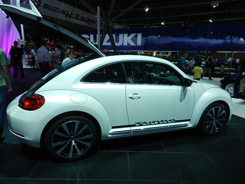 Video : VW faz campanha do novo Fusca no Youtube com Rivelino