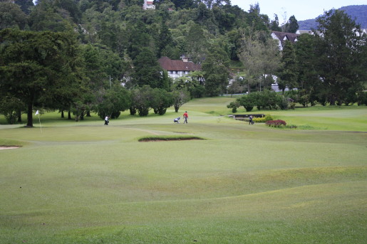 キャメロン サービス / CAMERON SERVICE : 34. キャメロンハイランドのゴルフコース、テニスコート＆プール。