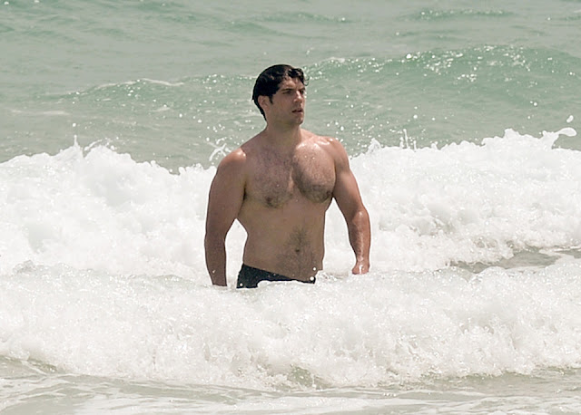 Henry Cavill News: Beach Time For Superman: New Weekend Pics From Miami