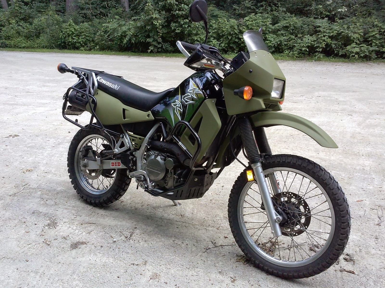 Geoff's KLR650 project: Painted the plastics (minus the tail)