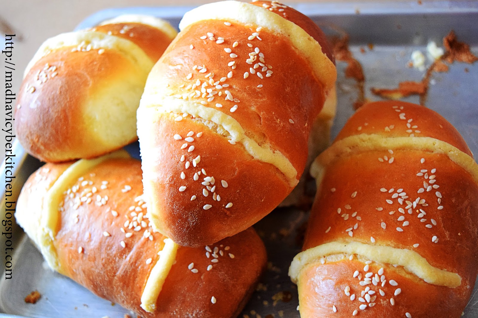 Madhavi's Cyber Kitchen: Coconut Buns (Chinese or Cocktail Buns)