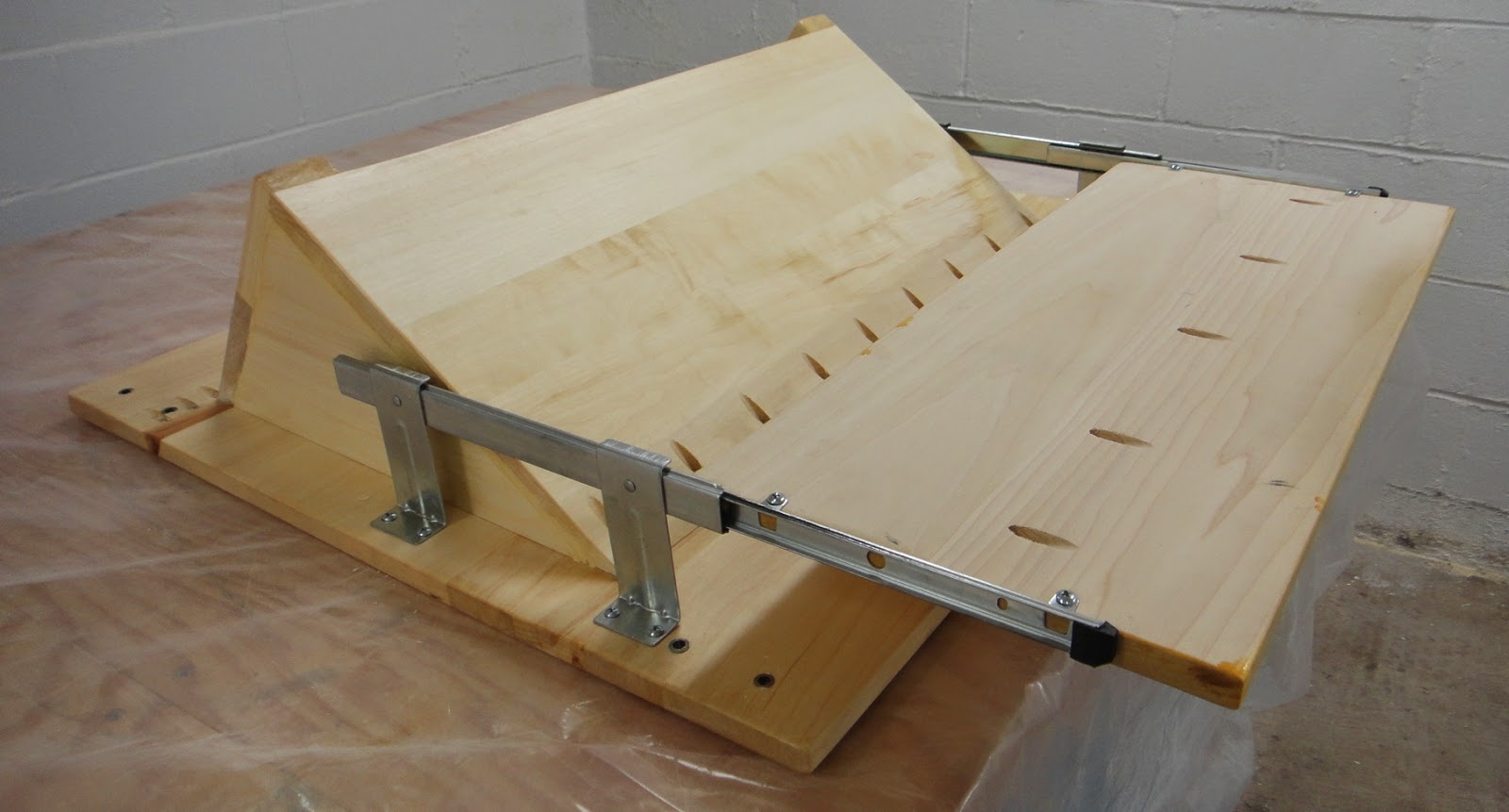 The Tinkers Workshop: Recessed Computer Monitor Desk