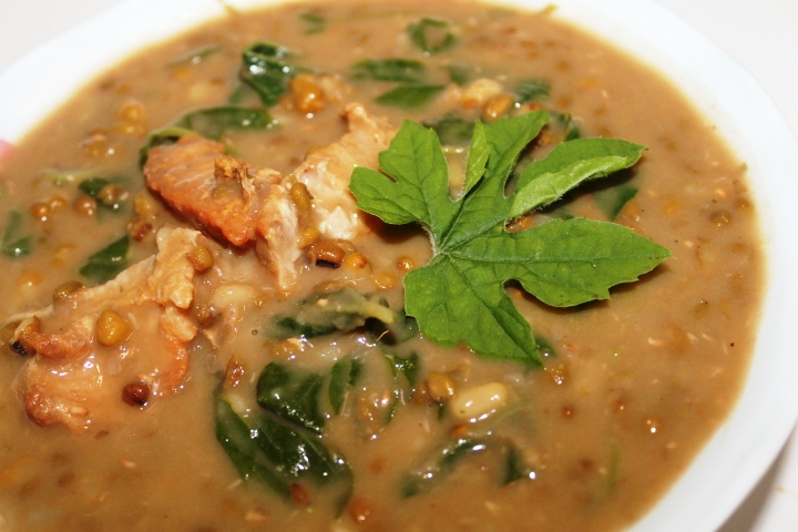 Mely's kitchen: Monggo na may Dahon ng Ampalaya