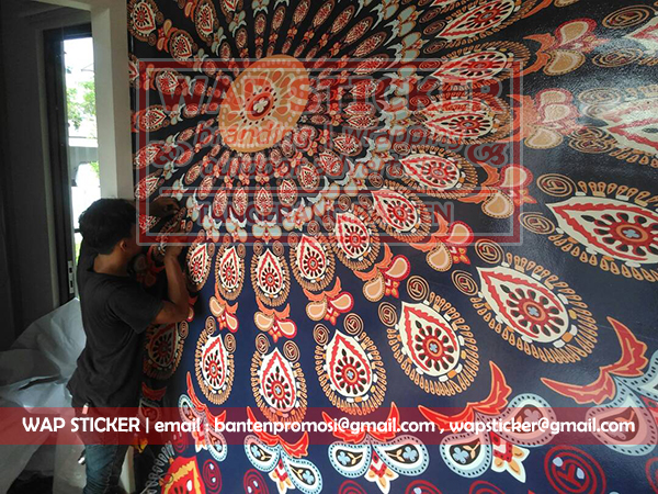 Wall Sticker Dinding: Pasang Wallsticker Ornamen di Dinding Kamar