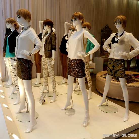 Money Gloss: KAELE, ARRASANDO.