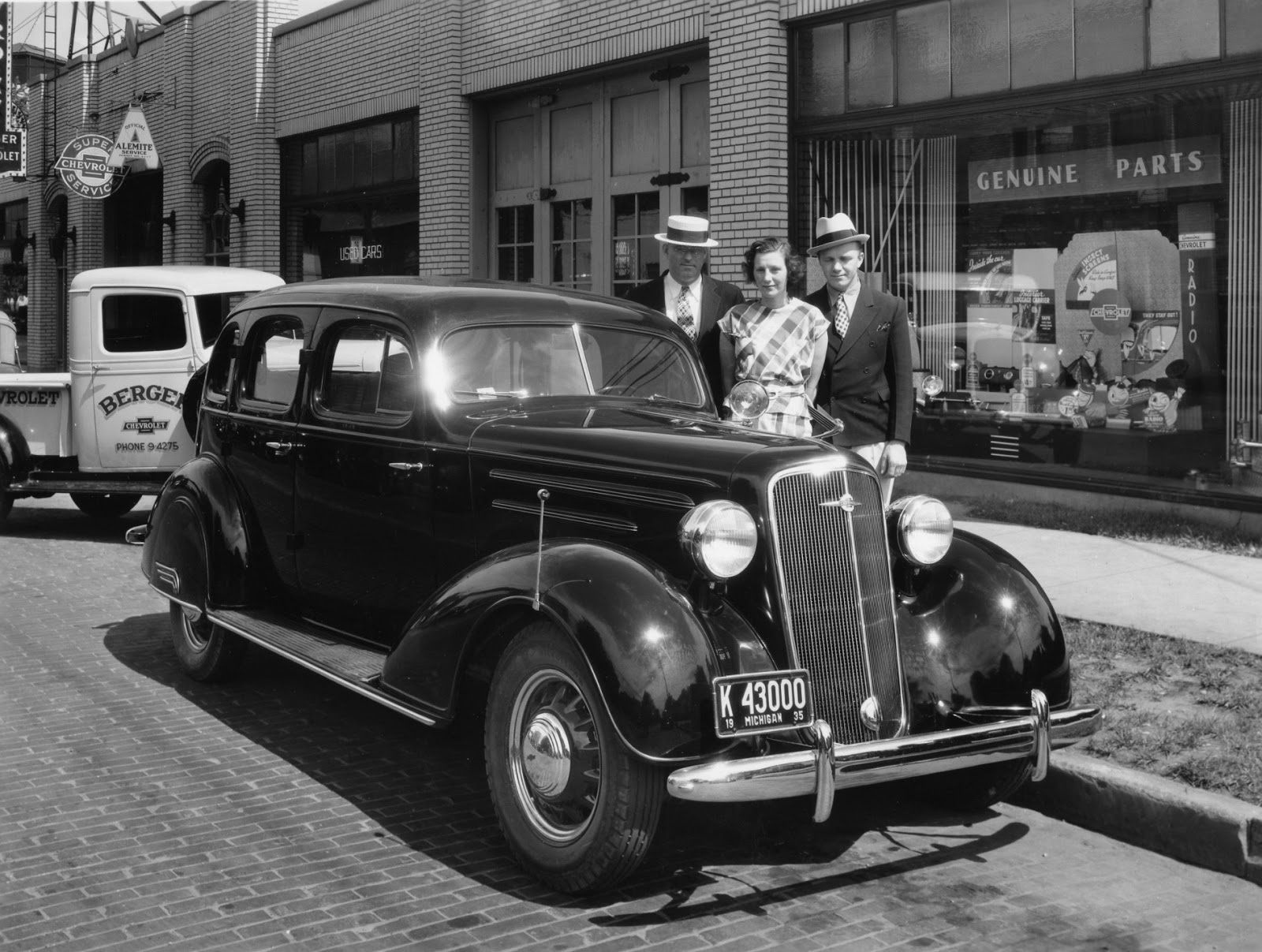 Car Style Critic: Pontiac's Silver Streak 1935 Debut