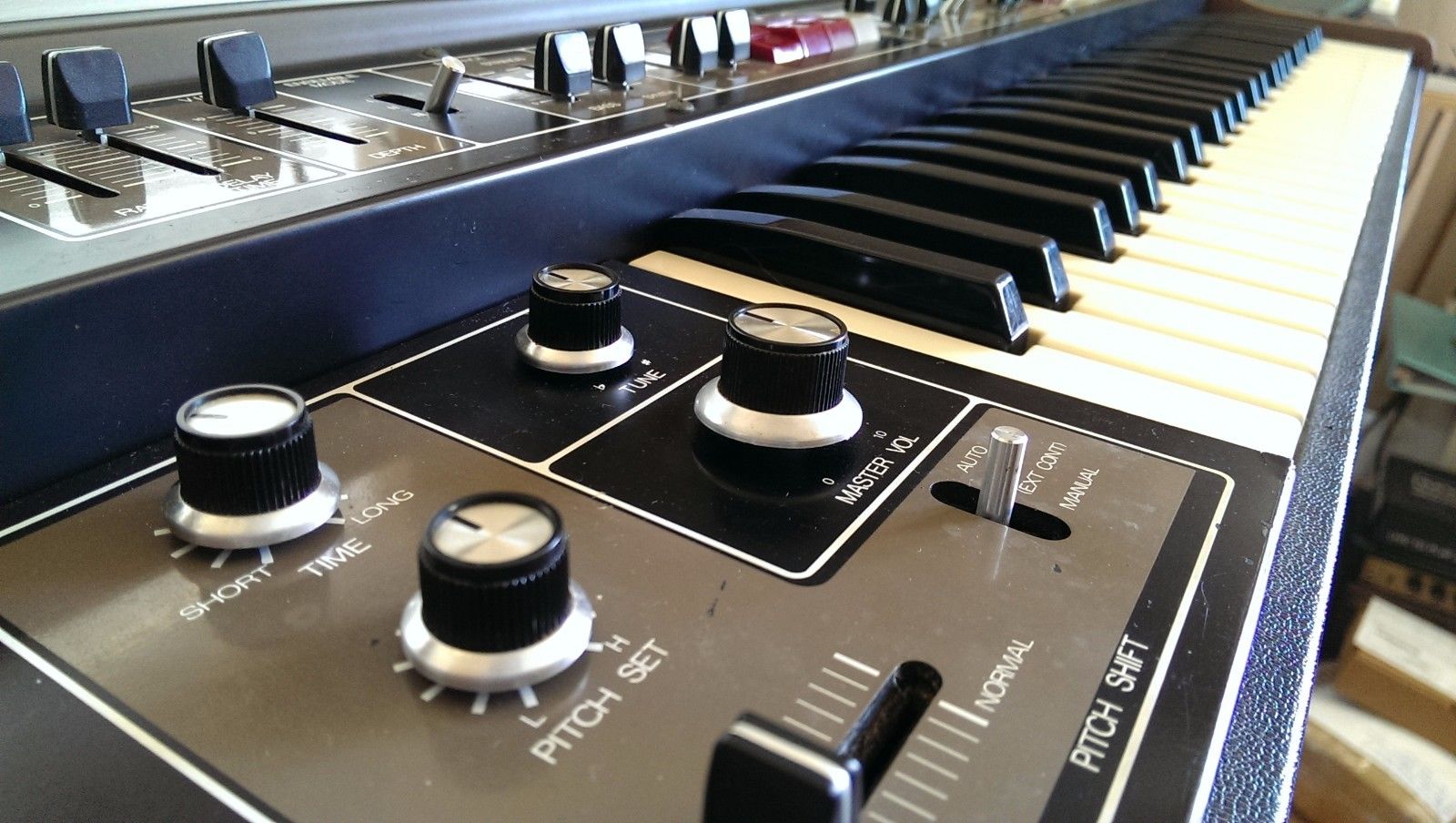 MATRIXSYNTH: Roland RS-505 Paraphonic Synthesizer String Machine SN 821332