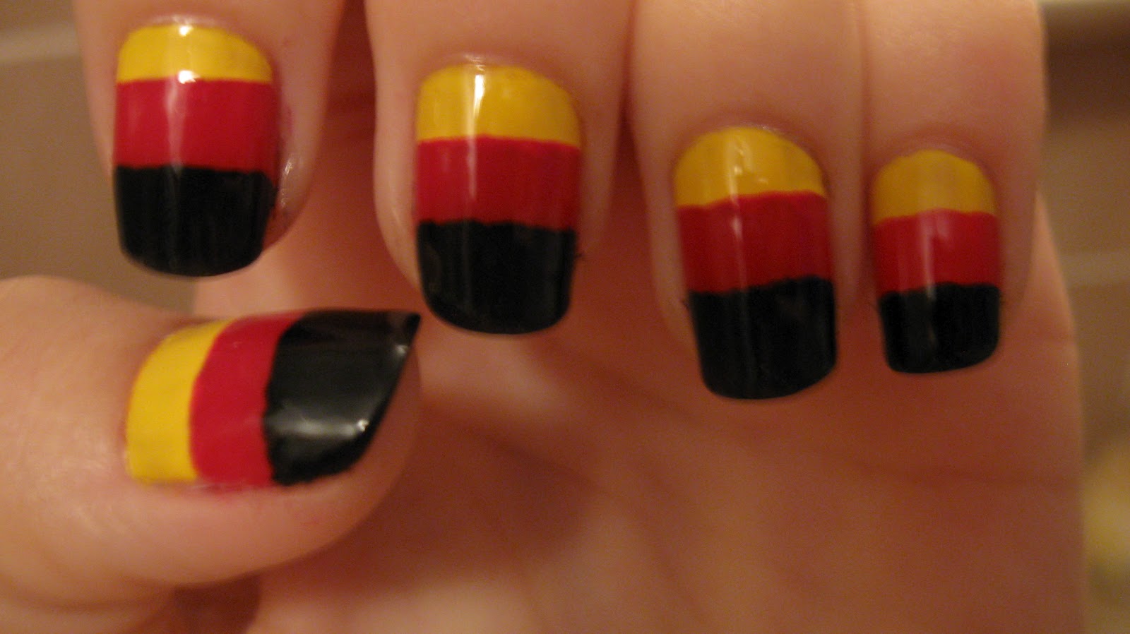 Fanning the Fumes - A Nail Art Blog: Wilkommen in Deutschland Nails