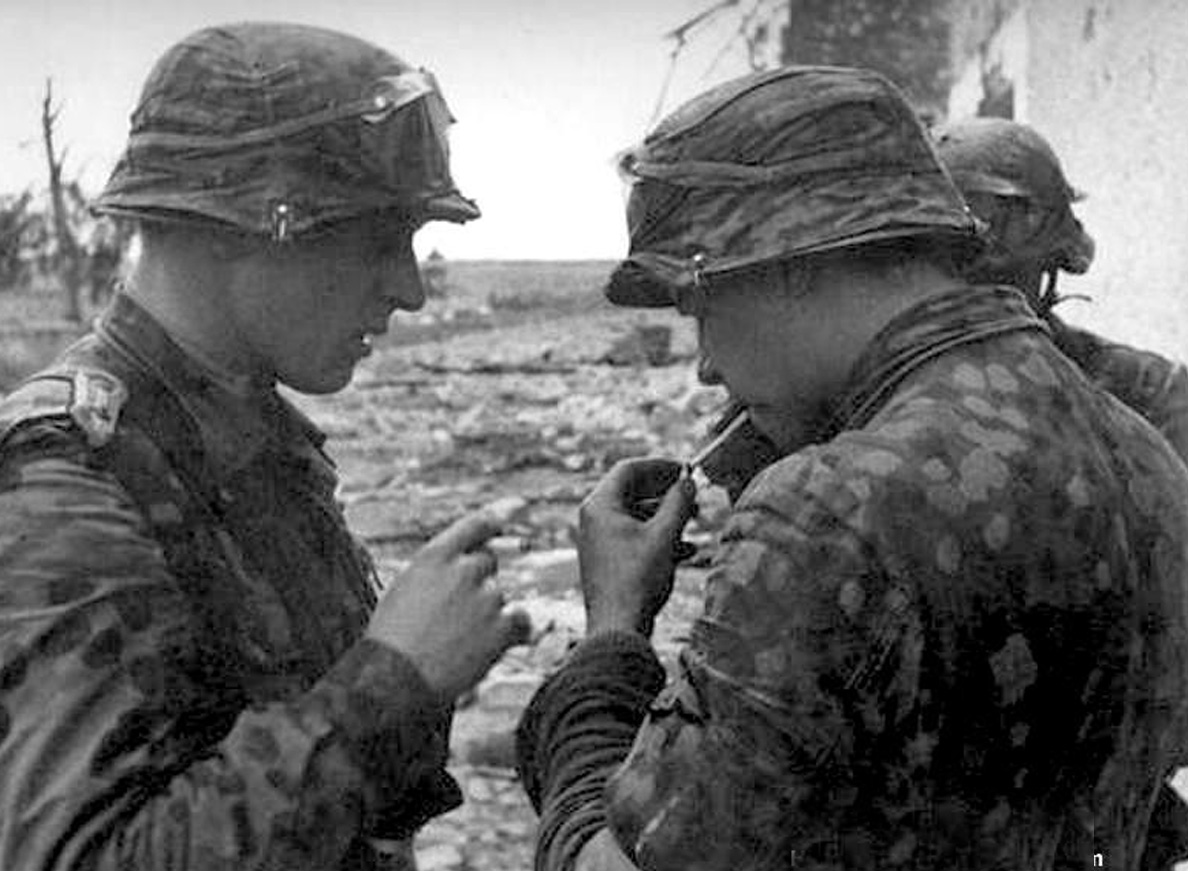 Dachau KZ: BARBAROSSA - THE WAFFEN SS ON THE EASTERN FRONT PICTORIAL ...