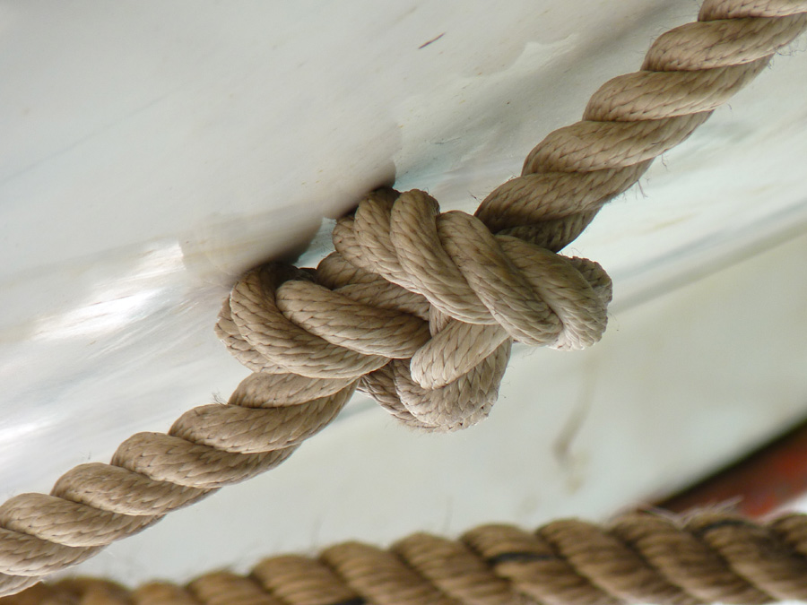 Middle of Nowhere: Knots and rope
