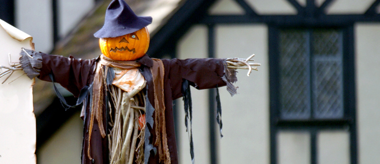 Shakespeare: The Age & Agecroft Hall: The scarecrow as Shakespearean ...