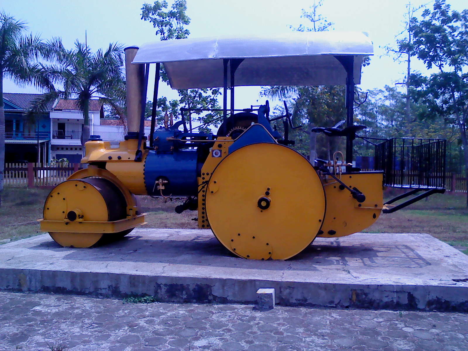 andi kuncoro: STOOM WALLS ALBARET