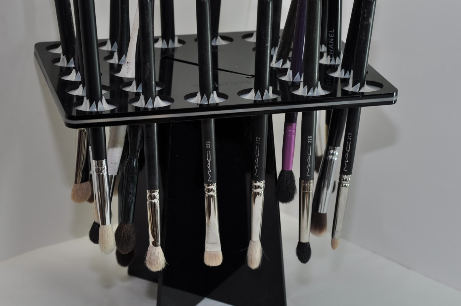Benjabelle Makeup Brush Tree Mini Review - The Shades Of U
