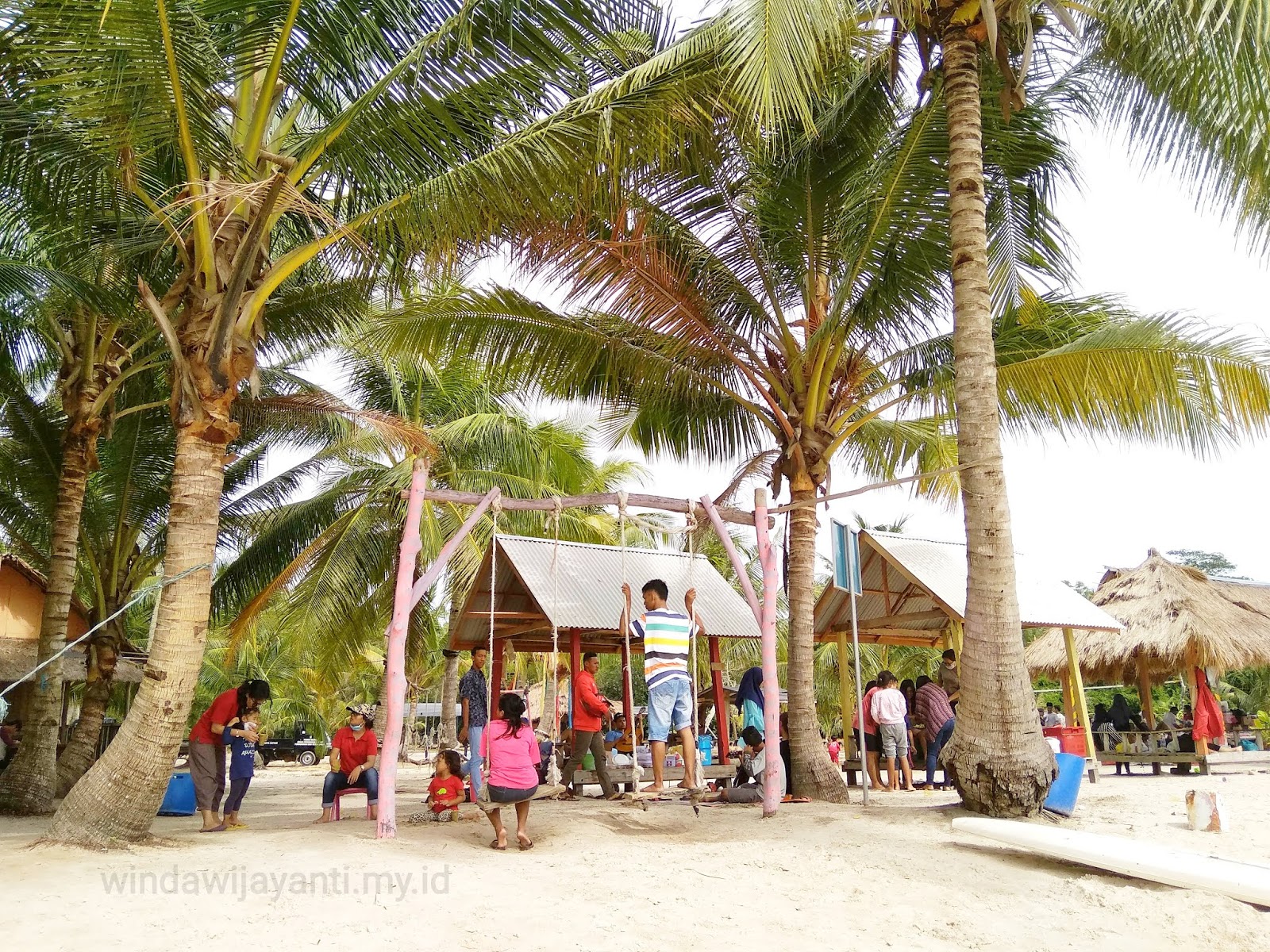 Wisata Murah Pantai Bale Bale Nongsa Batam - Winda Wijayanti