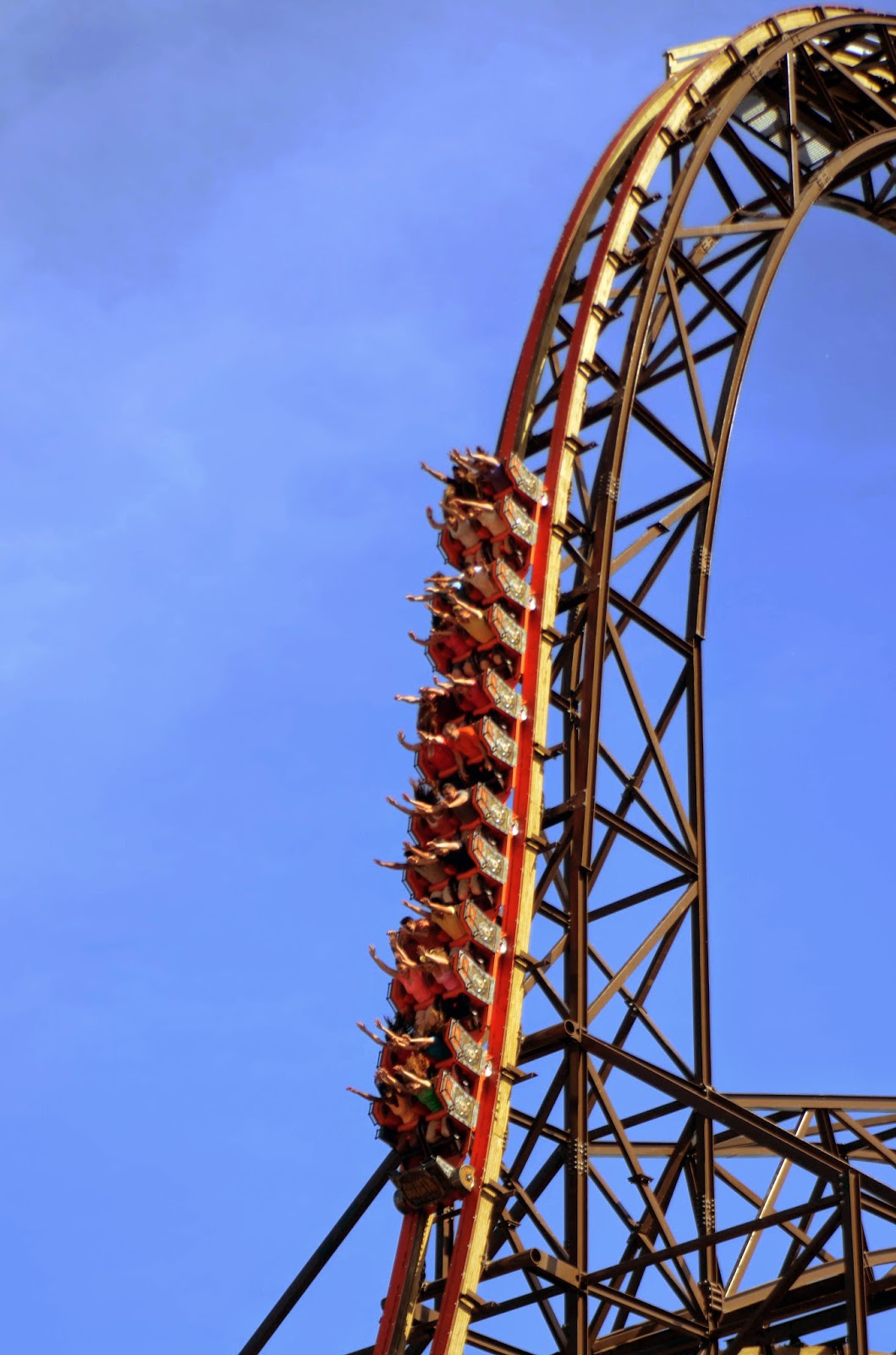 NewsPlusNotes: Scott And Carol Present - Goliath at Six Flags Great America