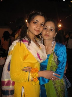 karachi girls - Lonely Girl