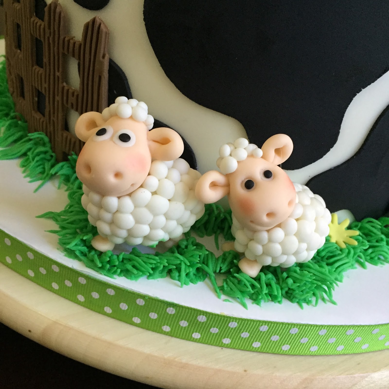 Barnyard Cake - Fondant Picket Fence