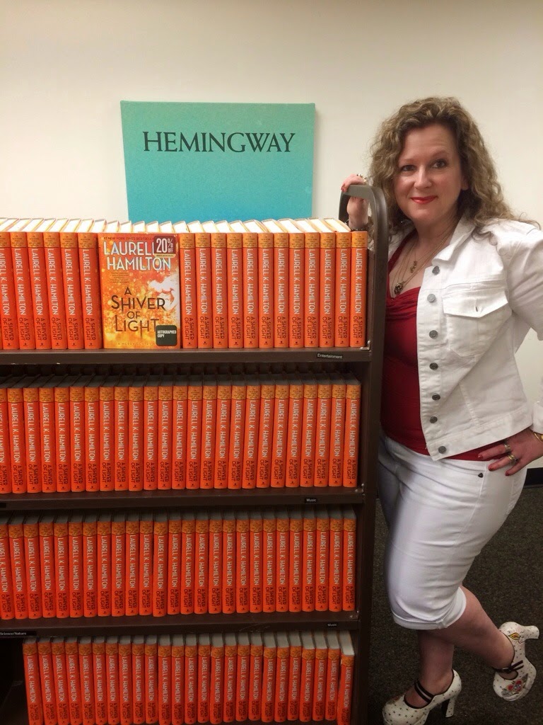 Fangirl Review: A Shiver of Light (Merry Gentry Book 9) Review