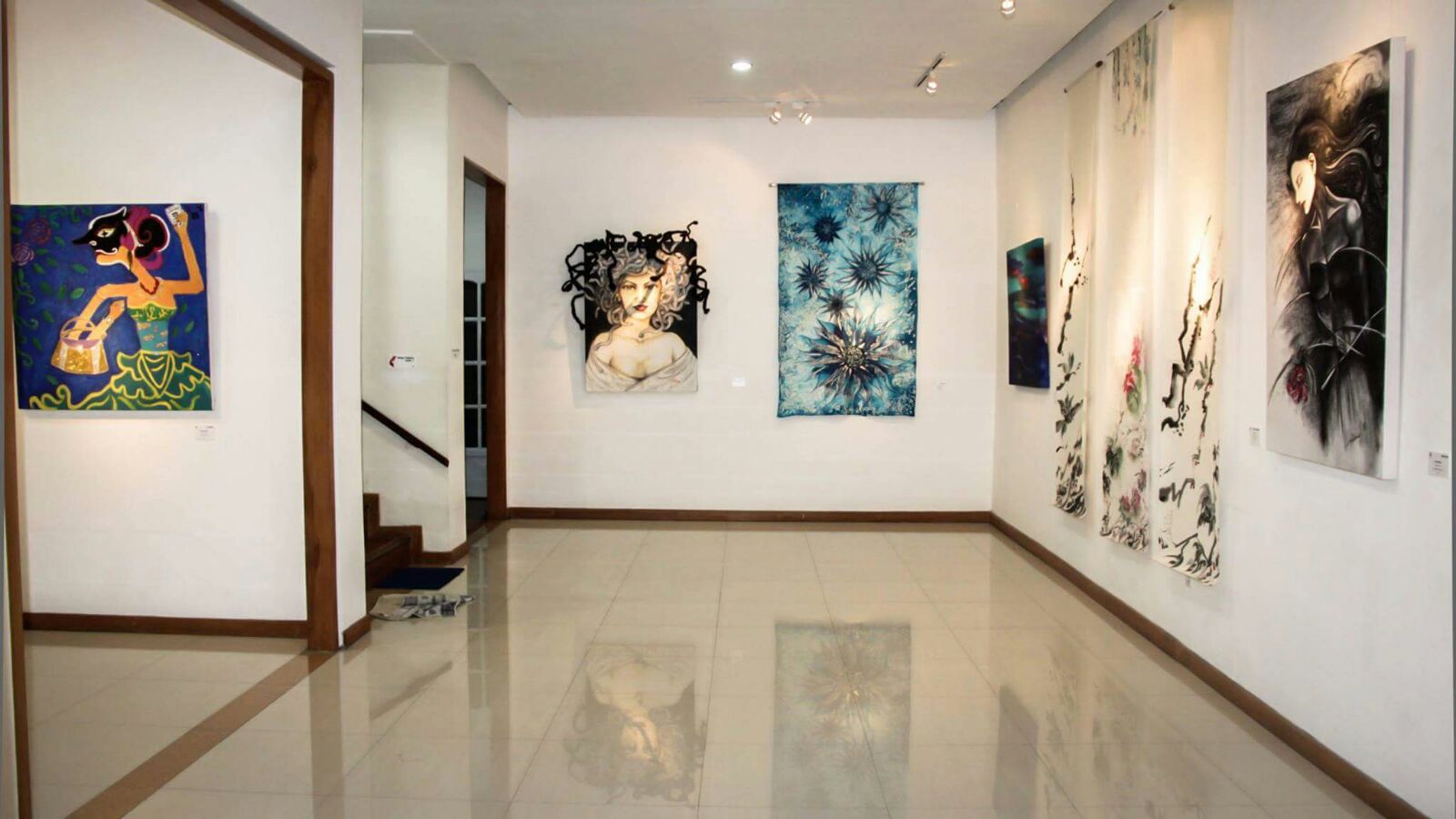 Komunitas 22 Ibu: DISPLAY RUANG PAMERAN "PORTIS TERTIA MUNDI" DI GALERI ...