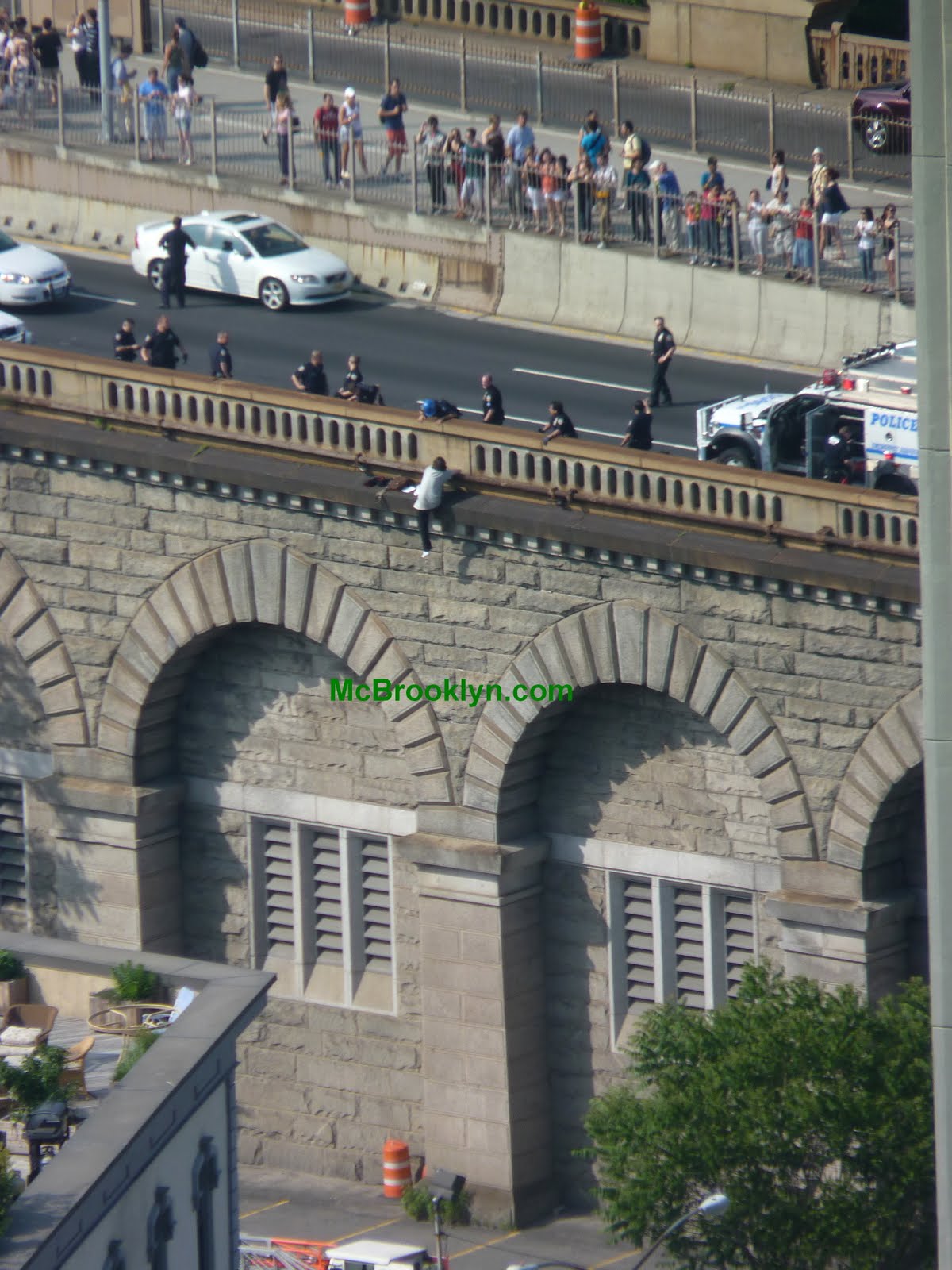 mcbrooklyn: Brooklyn Bridge Jumper: Daring Rescue Sunday