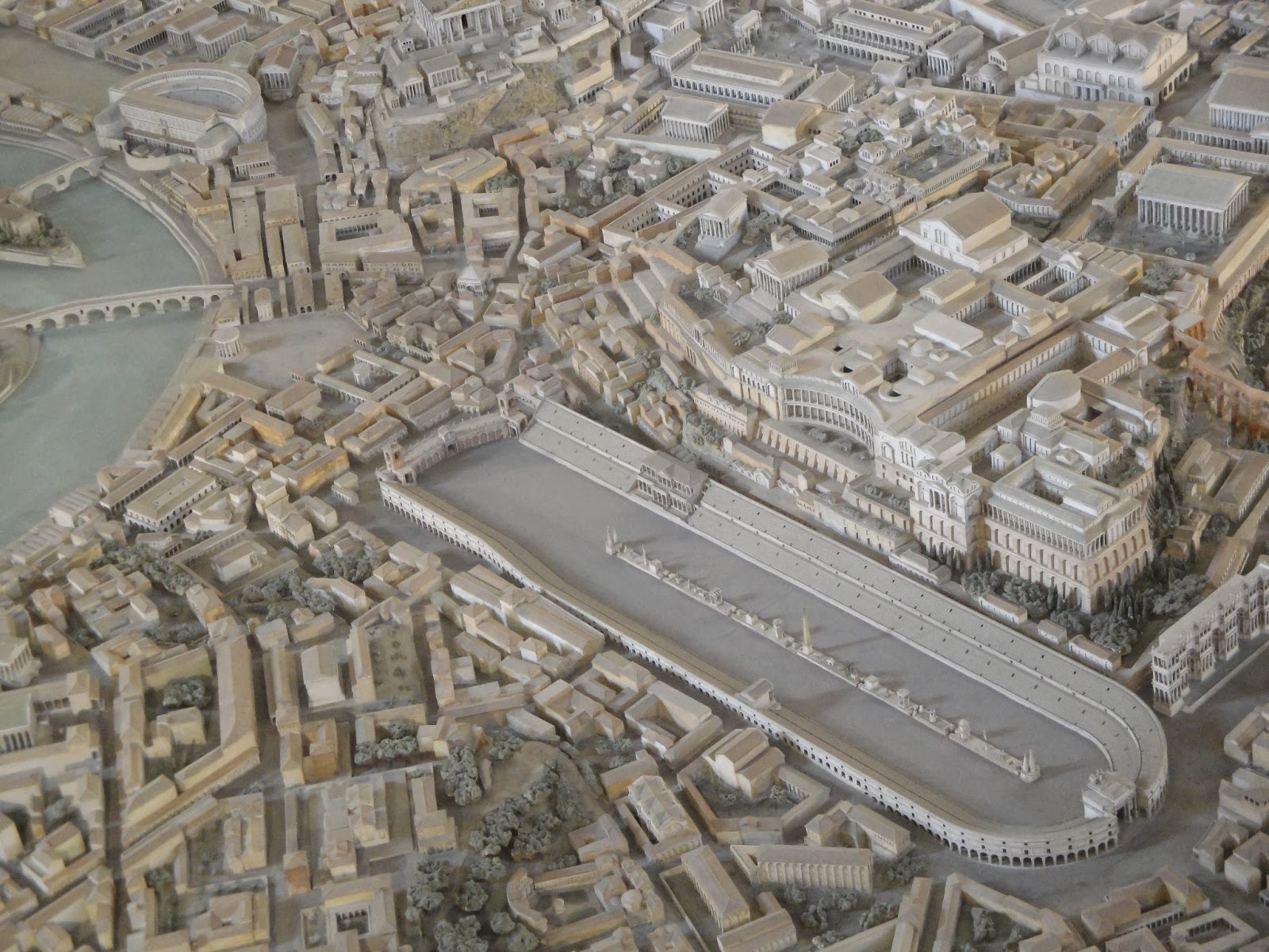 Senatus Populusque Romanus: Галерия